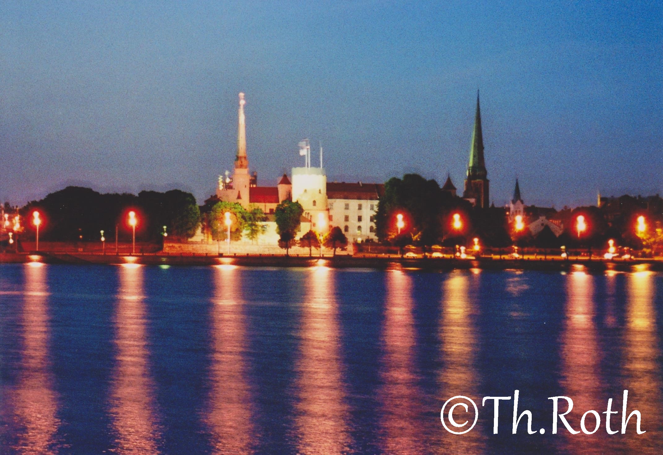 Riga bei Nacht (Juni 2008) - herrrothwandertwieder